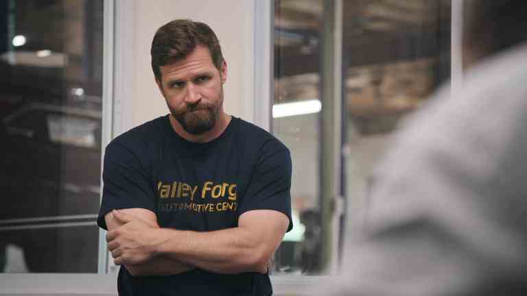 Tires Cast: Every Actor and Character in the Netflix Series