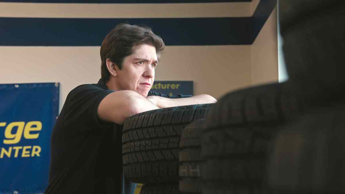 Tires Cast: Every Actor and Character in the Netflix Series